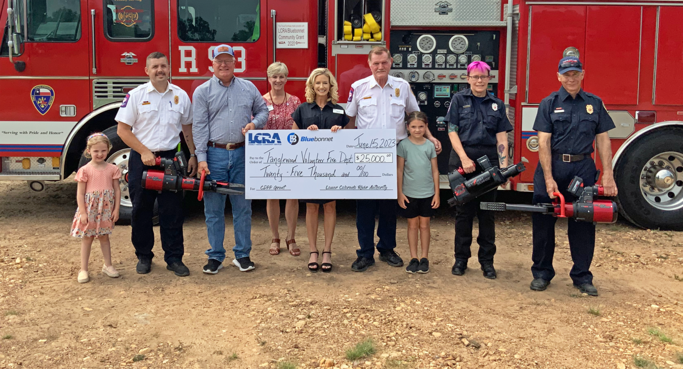 Bluebonnet, LCRA award $25,000 grant to Tanglewood Volunteer Fire ...